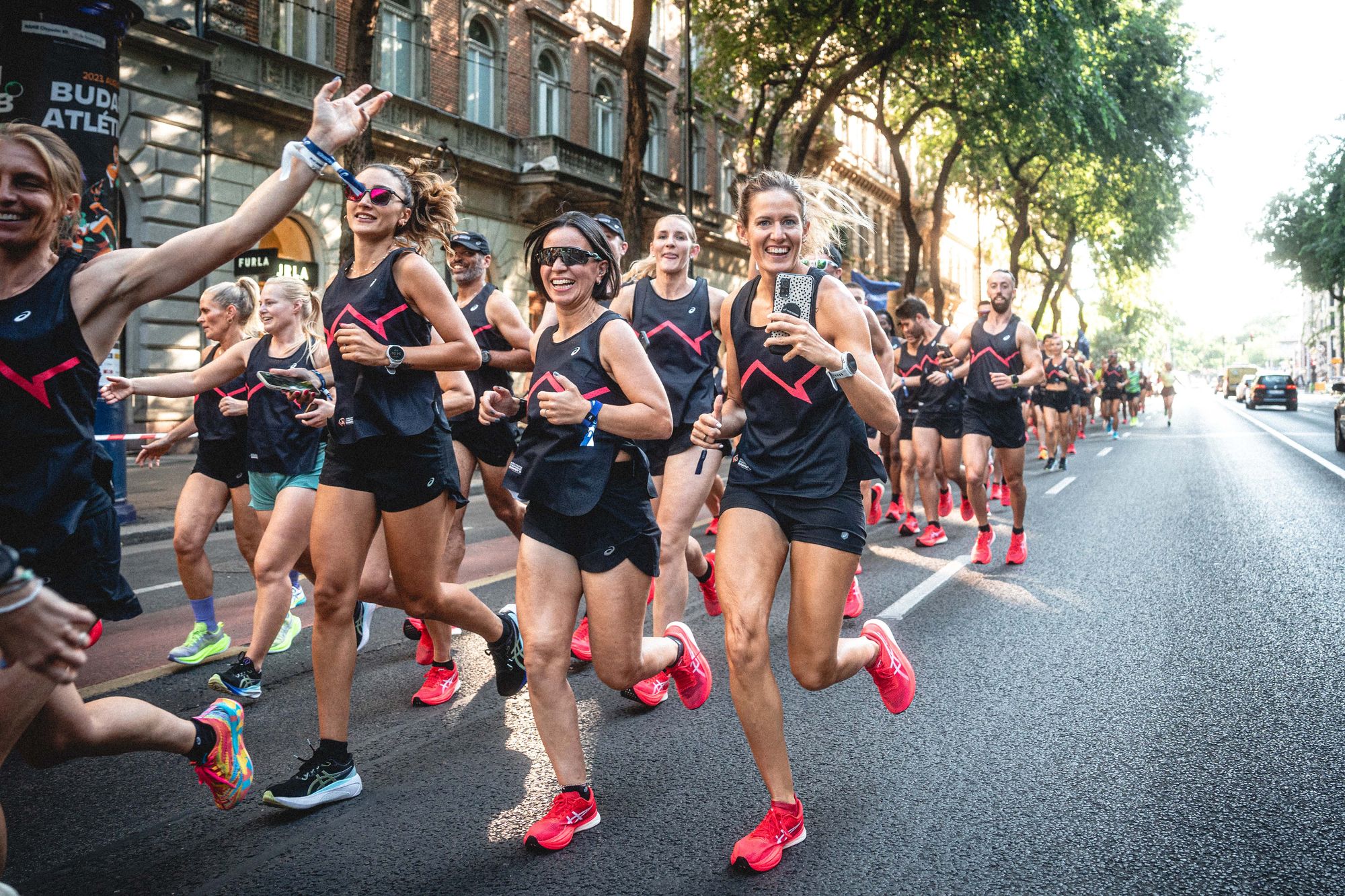 Başvurular : asics.com/frontrunner adresinden yapabilir
